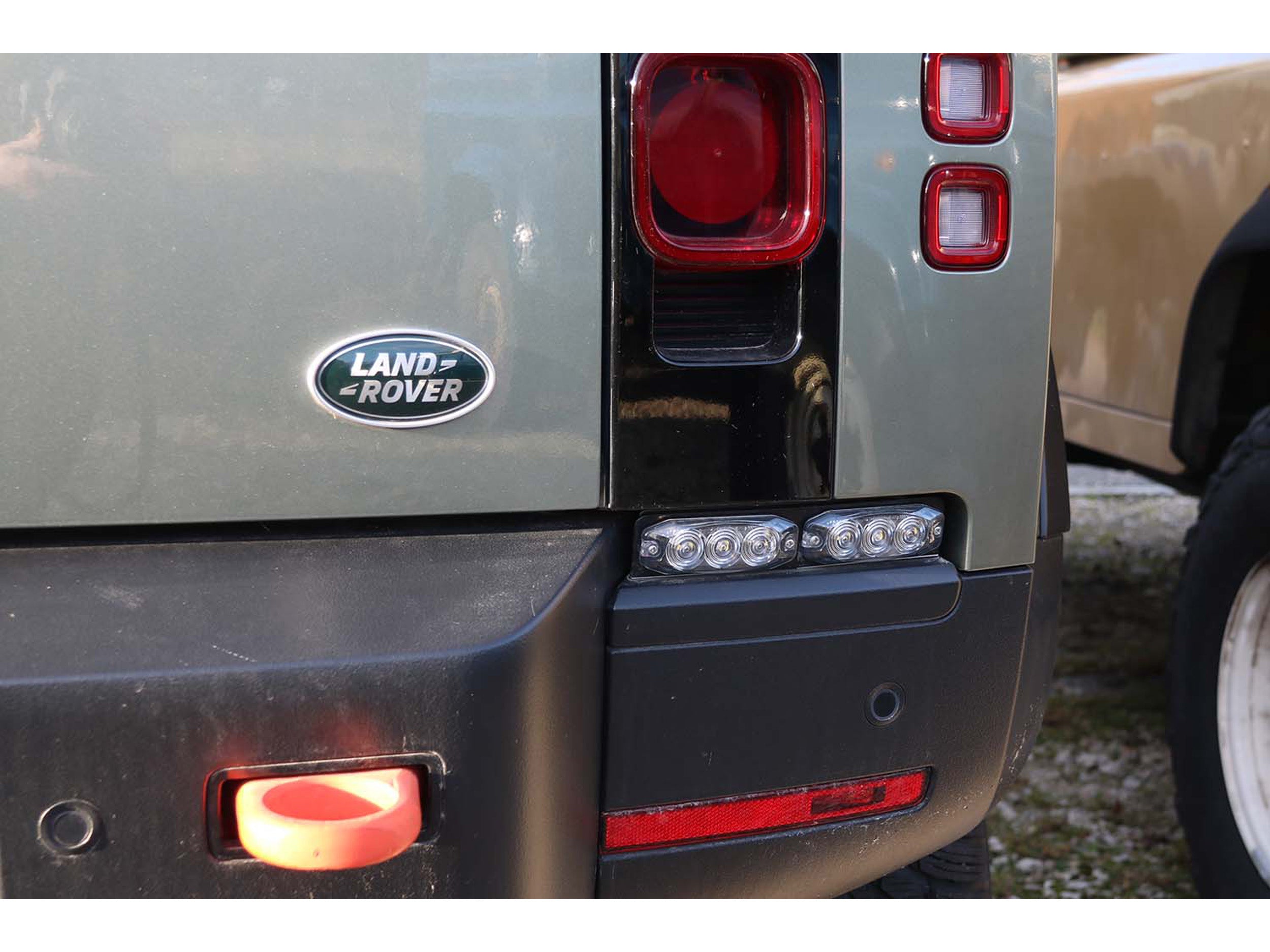 NEW Defender, Additional backup/reverse light - for Land Rover [L663 f